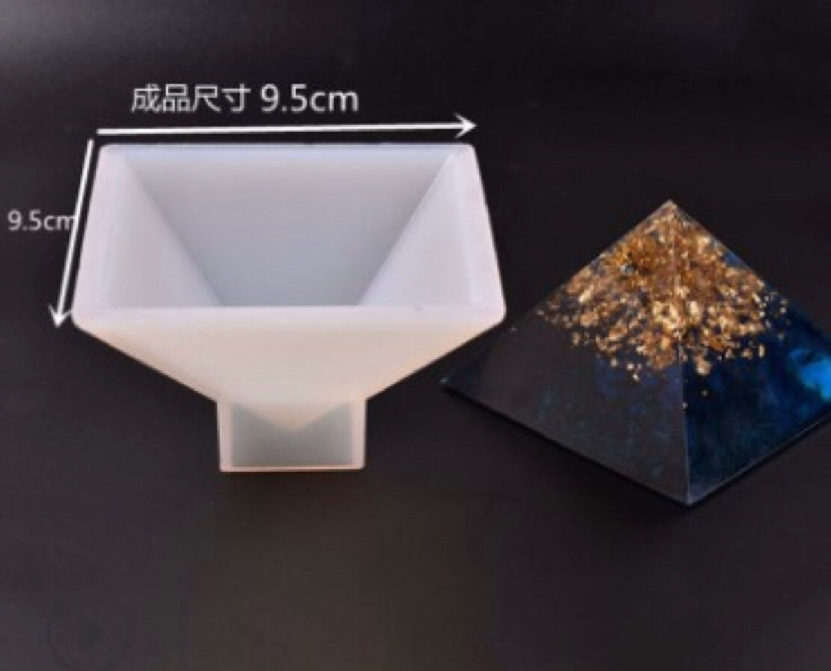 Small pyramid – Bee Glittered