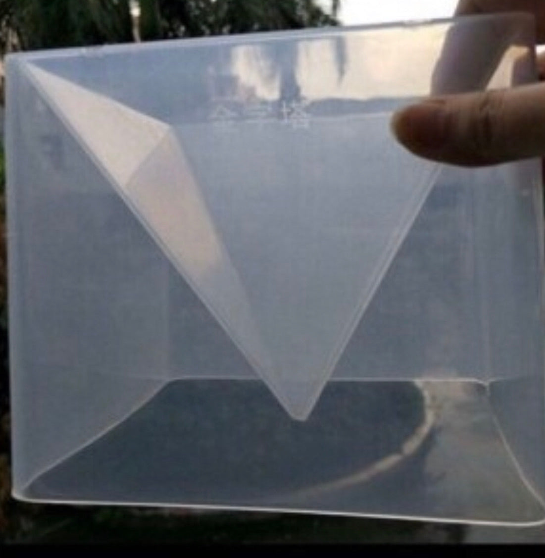 Large Pyramid – Bee Glittered